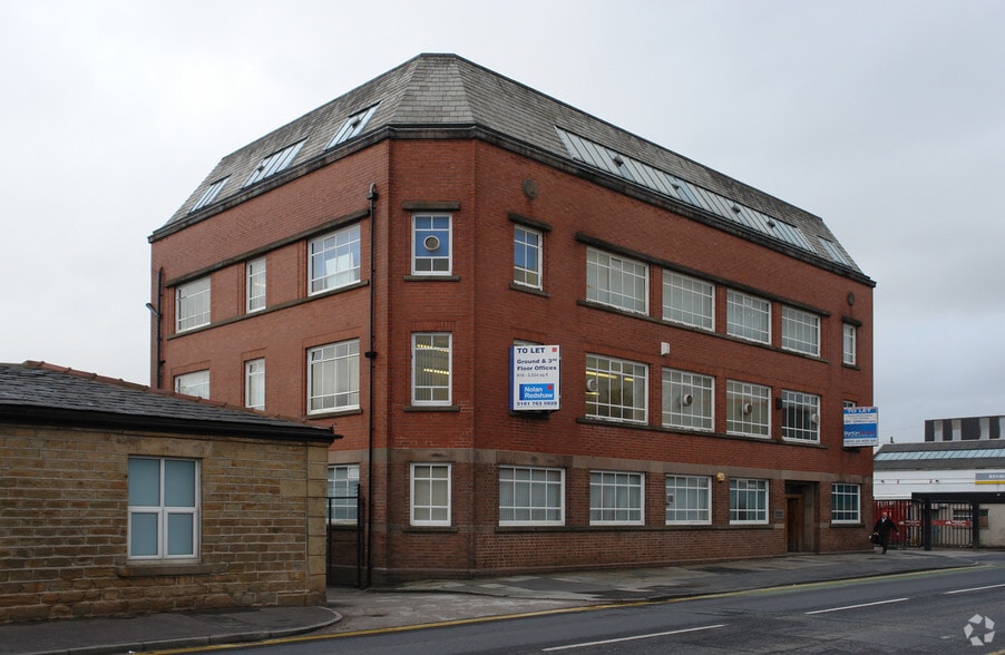 Bury New Rd, Bury, BL9 7HT - Bridge House | LoopNet UK