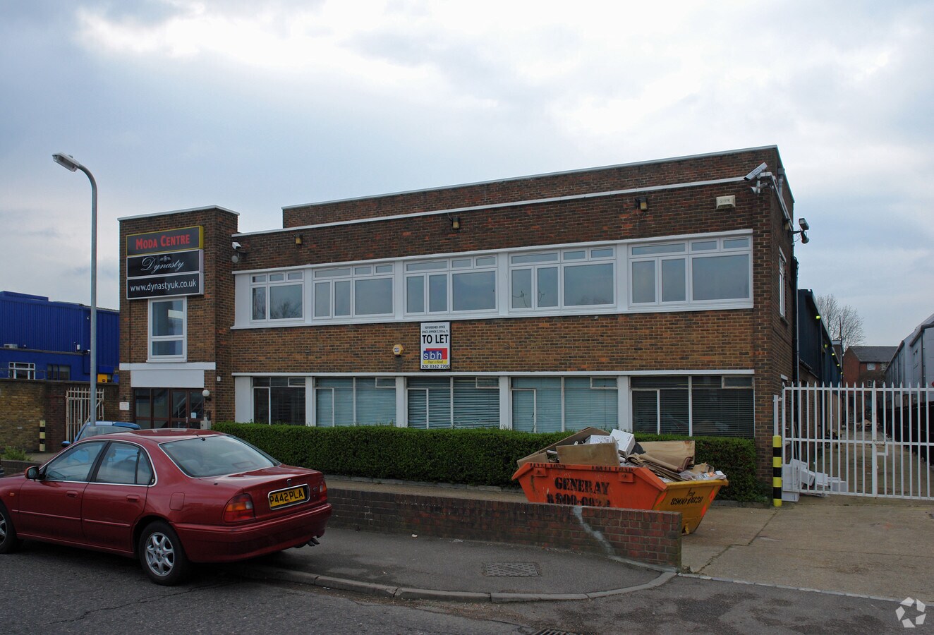 Stirling Way, Borehamwood, WD6 2BT | LoopNet UK