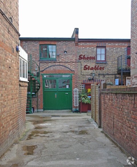 Sheen Ln, London, SW14 8AE - Hampton Works - Office to Rent - 828 SF - GBR