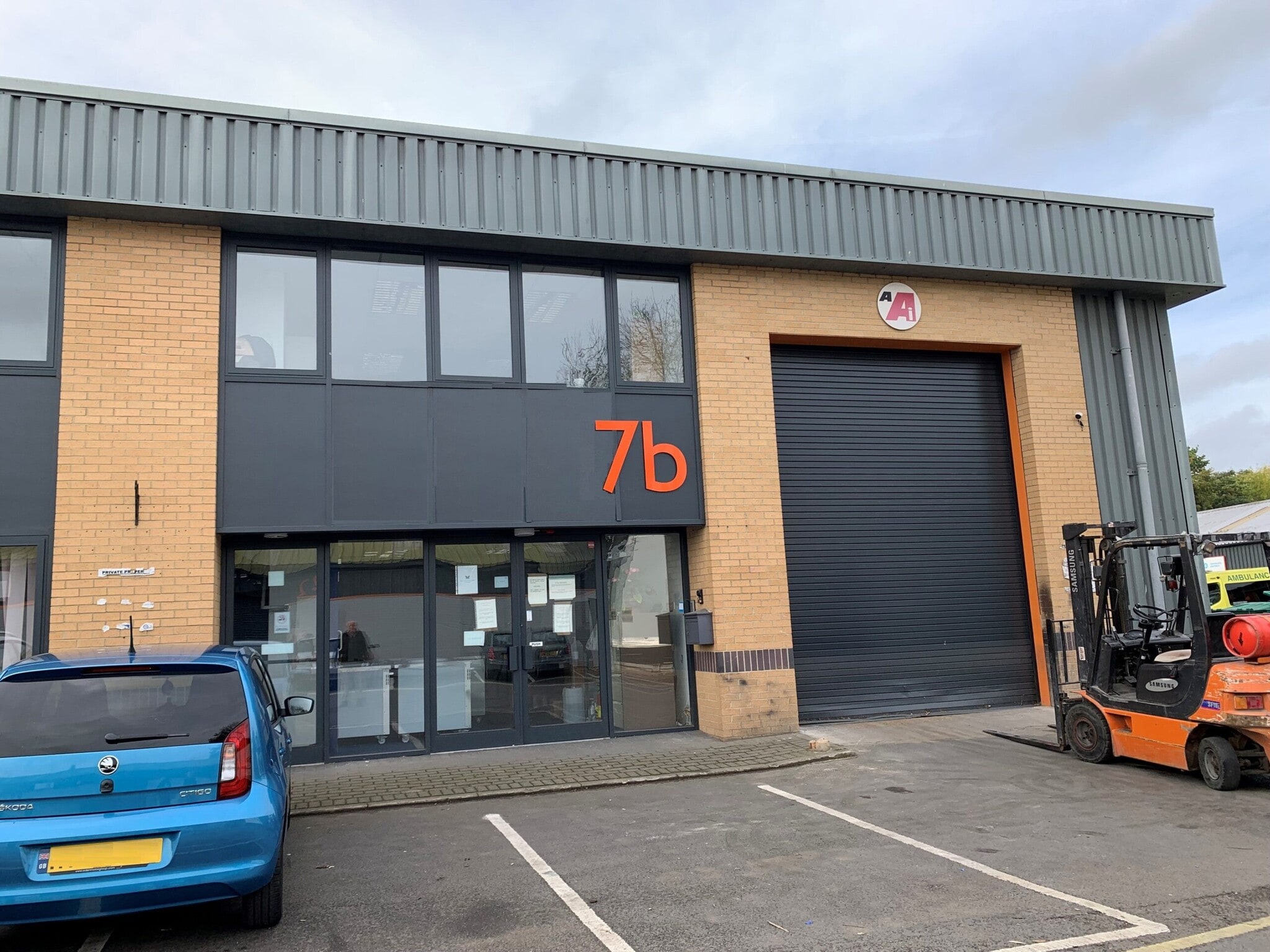 Tolpits Ln, Watford WD18 9QP - Vale Industrial Estate | LoopNet.co.uk