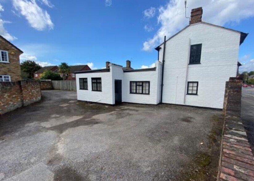 London Rd, High Wycombe, HP10 9TJ - Crown House | LoopNet UK