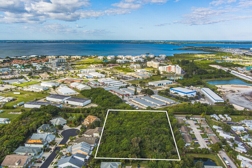 143 Oak Ln, Cape Canaveral, FL 32920 - USA