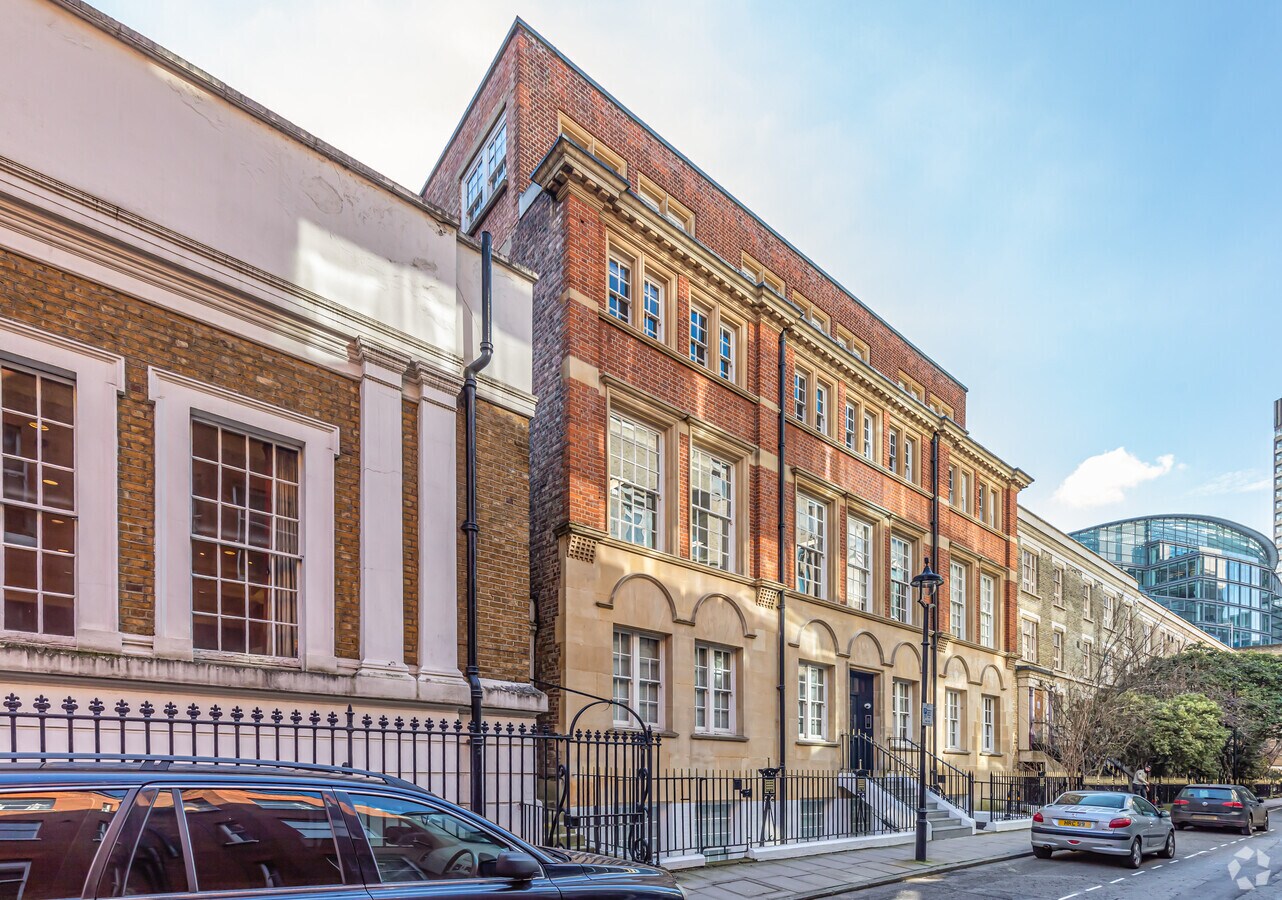 1-2 Castle Ln, London, SW1E 6DR - GBR