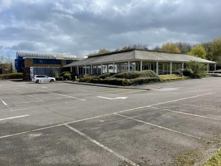 St Leonards Clos, Maidstone, ME16 0LS - James Villas House - Office for ...