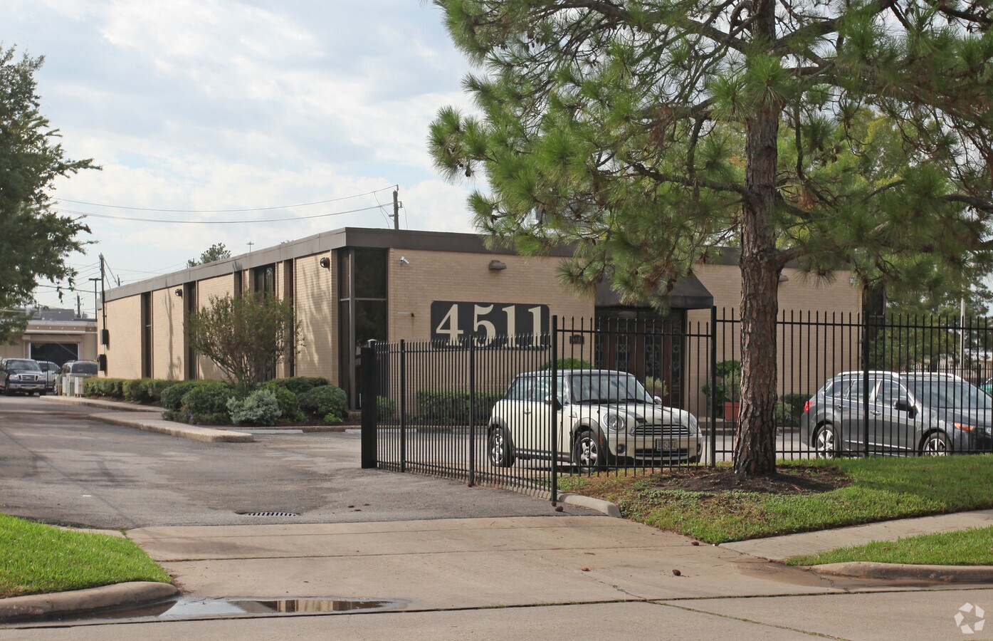 4511 Dacoma St, Houston, TX 77092 - USA