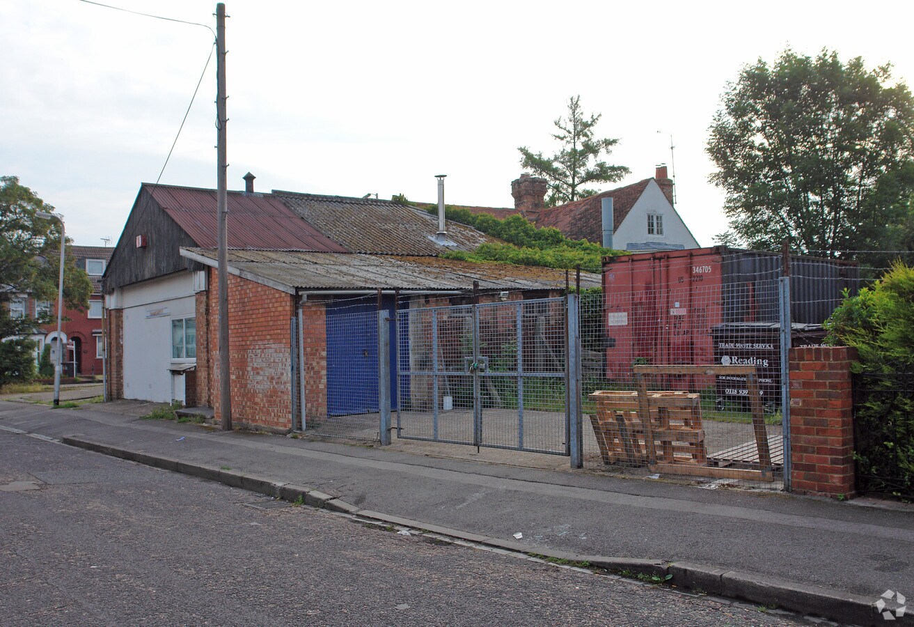 389 Gosbrook Rd, Reading, RG4 8EG | LoopNet UK