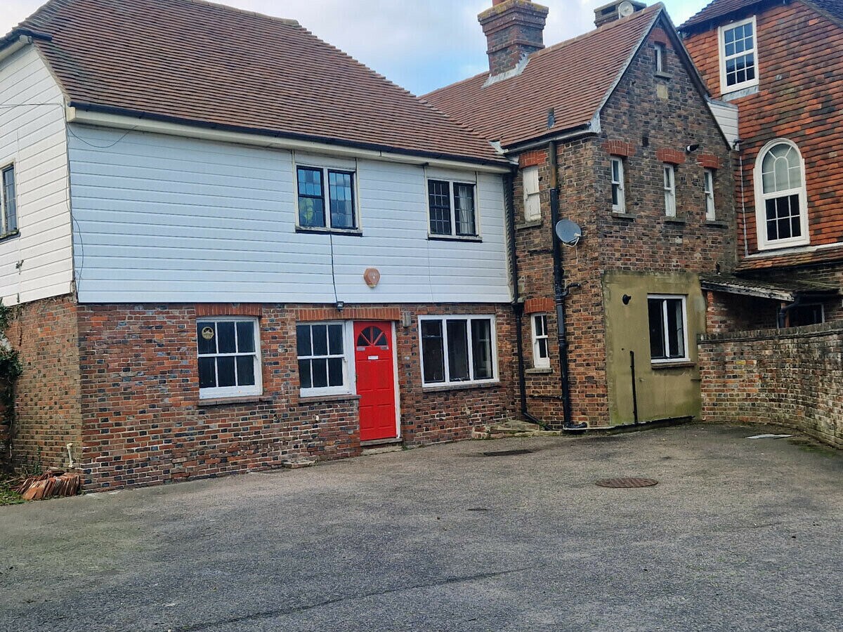 Market St, Hailsham, BN27 2AE - GBR