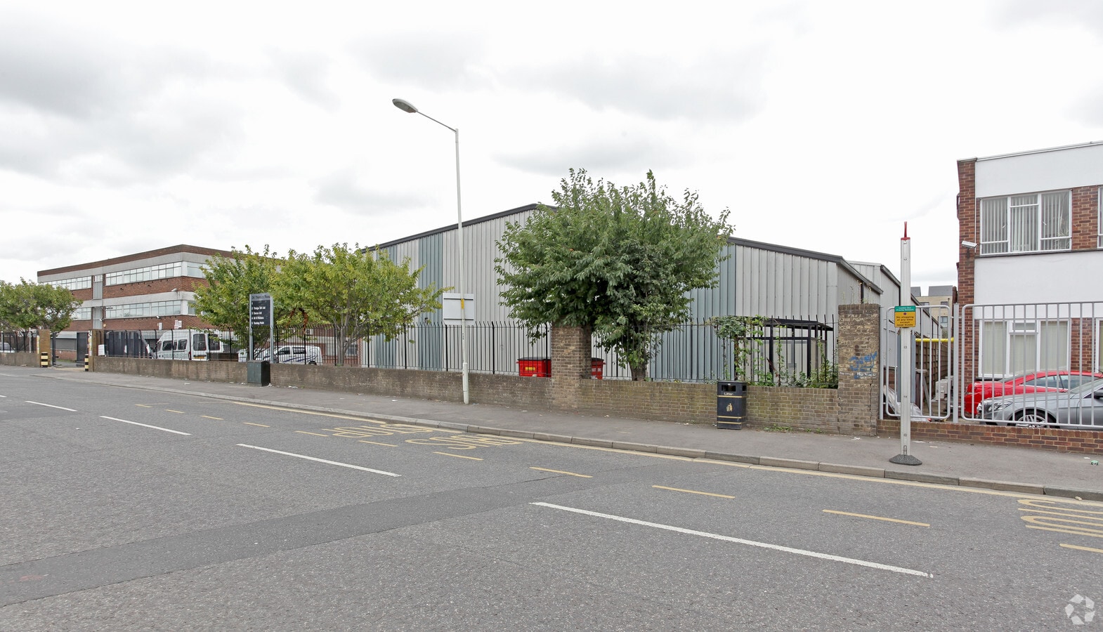 24 Thames Rd, Barking IG11 0HZ | LoopNet UK