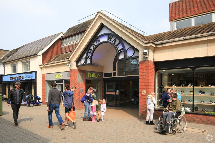 Swan Walk, Horsham, RH12 1HQ - Swan Walk Shopping Centre | LoopNet UK