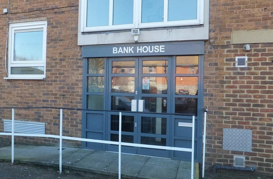 Southwick Sq, Brighton, BN42 4FH - Bank House | LoopNet UK