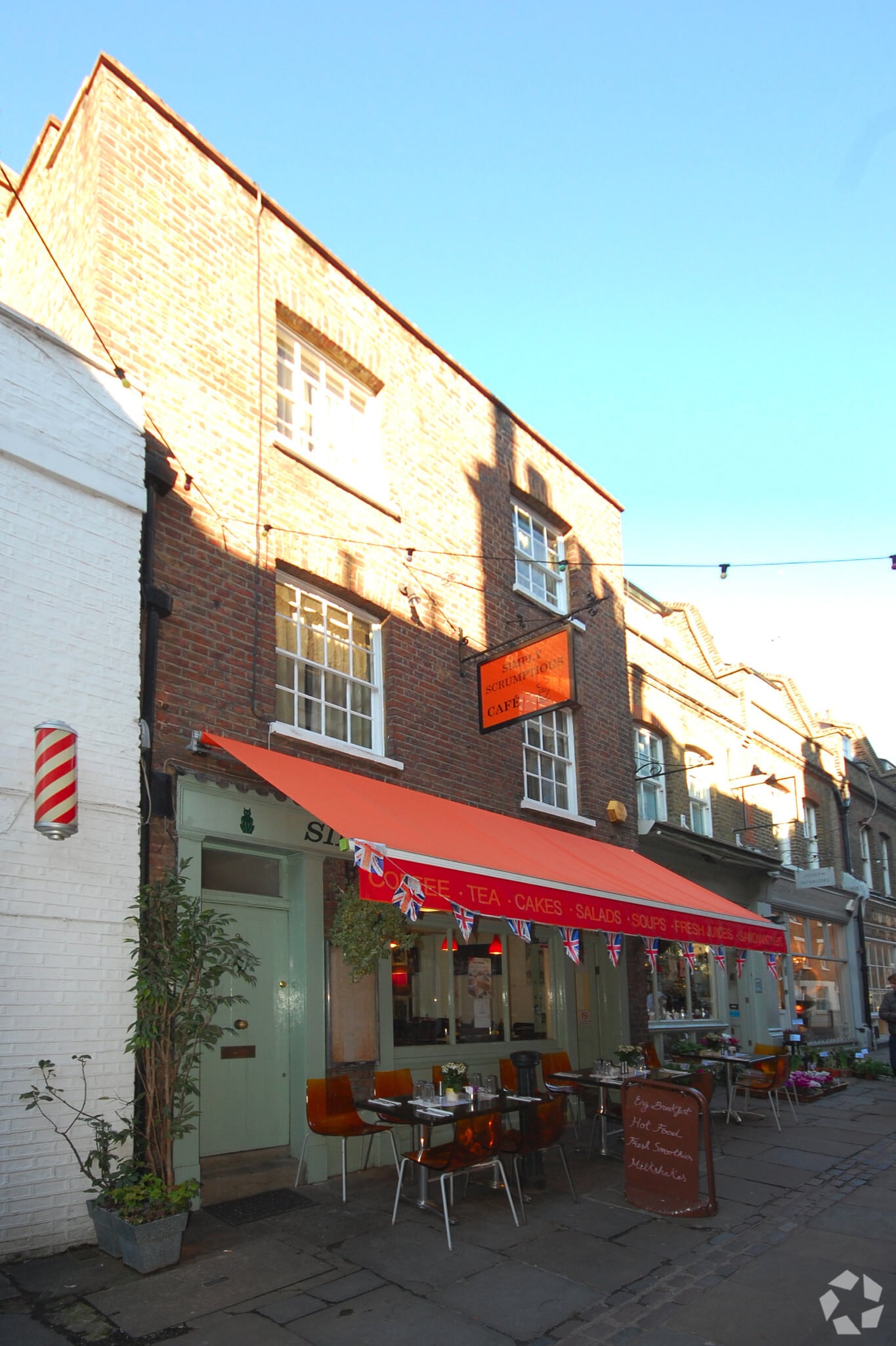 Retail Space to Rent - 11 Flask Walk, London, NW3 1HJ - 430 sq ft | LoopNet