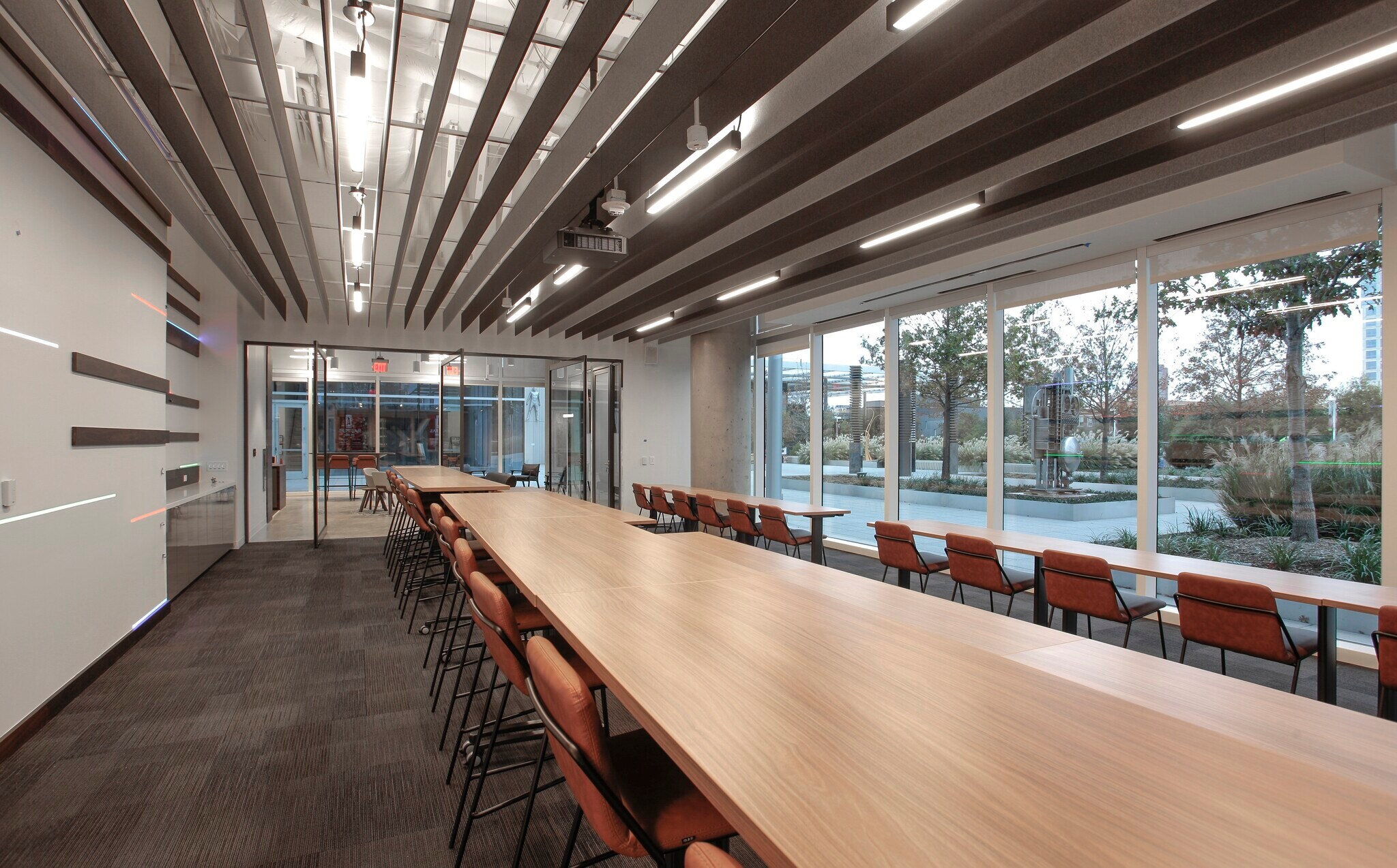 2323 Ross Ave, Dallas 75201 - KPMG Plaza | LoopNet.co.uk