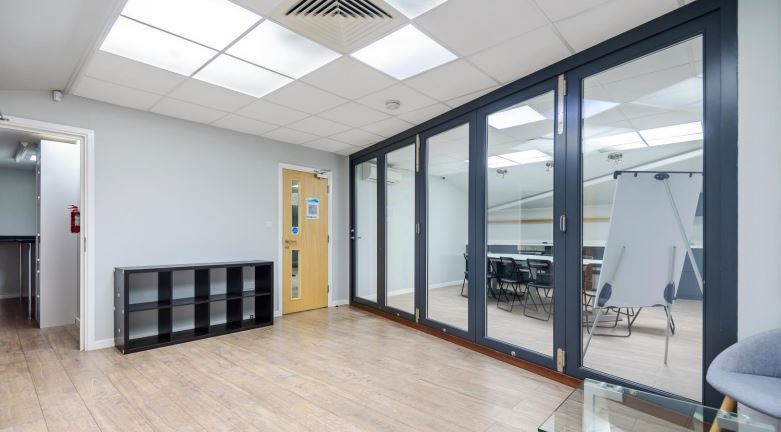 New Years Green Ln, Uxbridge UB9 6LX | LoopNet UK