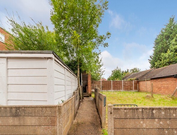 High Rd, Chigwell IG7 6PF - Retail for Rent | LoopNet.co.uk