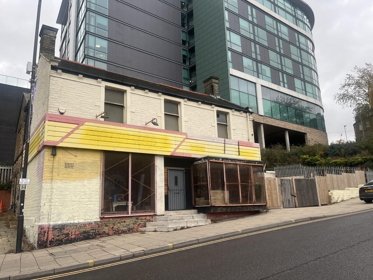 Former Halfords Auto Centre, Shambles St, Barnsley, S70 2SB | LoopNet