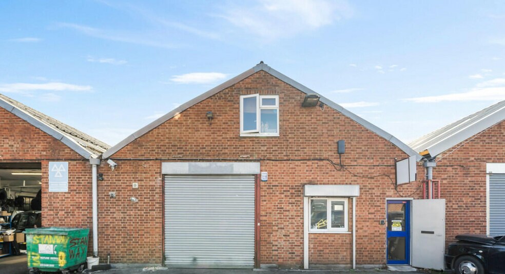 Hall Ln, London, E4 8DJ - Chingford Industrial Centre | LoopNet UK