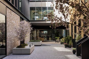 Retail Space to Rent in 201 Bishopsgate, London, EC2M 3AE - 707 sq ft ...