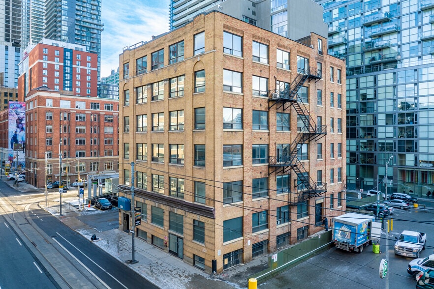 355 Adelaide St W, Toronto, ON M5V 1S2 - CAN