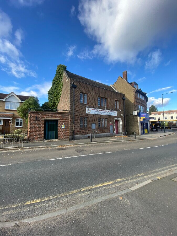 2A Hook Ln, Welling, DA16 2DR - GBR