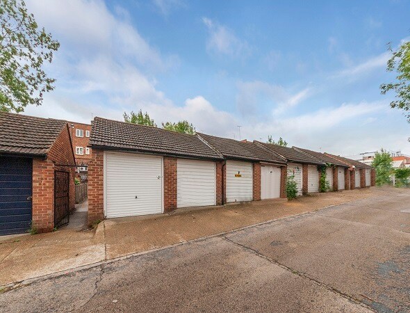 High Rd, Chigwell IG7 6PF - Retail for Rent | LoopNet.co.uk