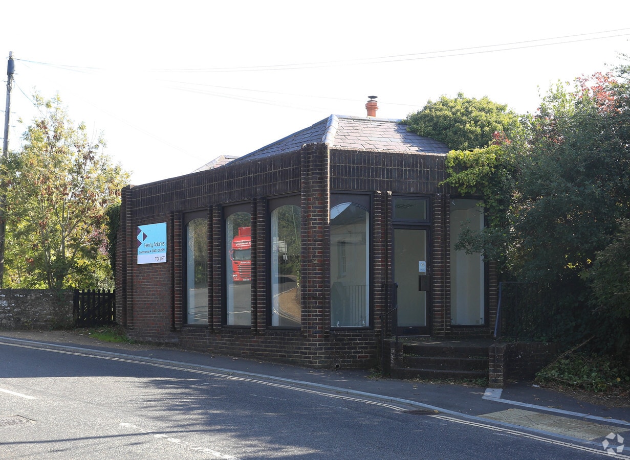 3 Lower St, Pulborough, RH20 2BH | LoopNet