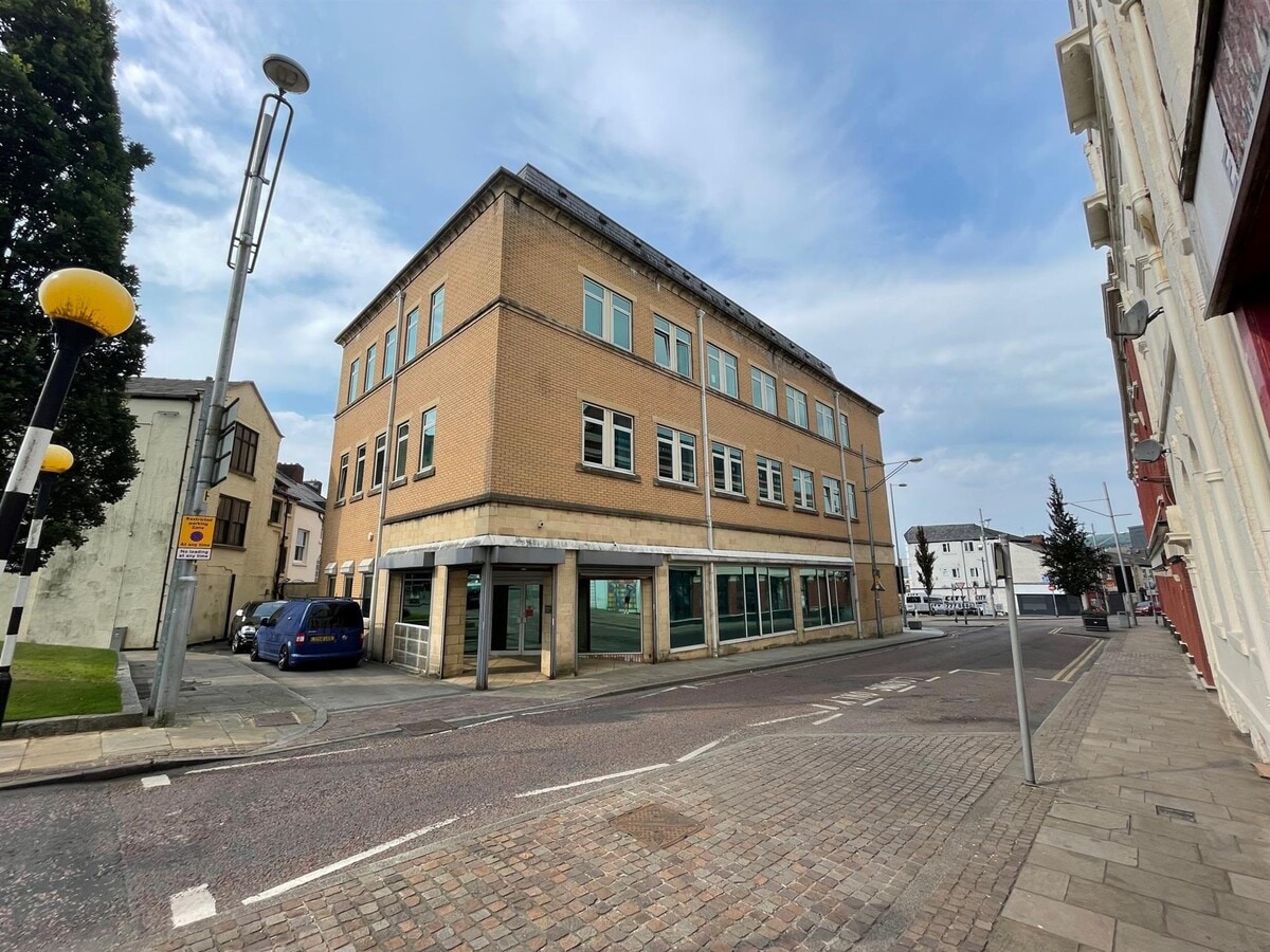 3 Corporation St, Blackburn, BB2 1LB - Cardwell Place | LoopNet UK