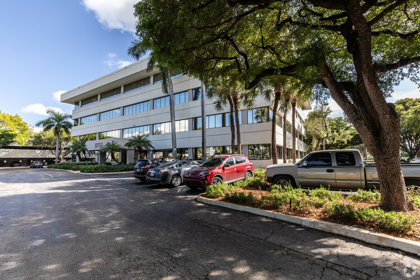 5775 Blue Lagoon Dr, Miami 33126 - Waterford Ivy | LoopNet UK