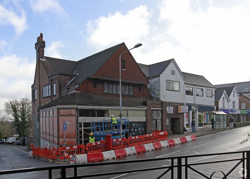Broadway House, 1-3 The Broadway, Crowborough, TN6 1HQ | LoopNet