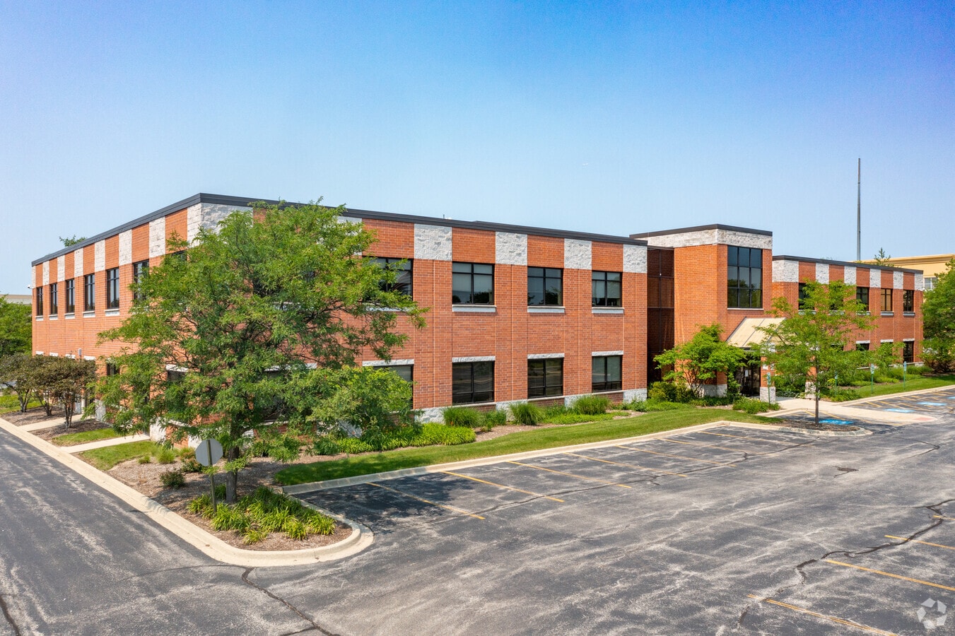 1500 S Lakeside Dr, Bannockburn 60015 - Office for Sale | LoopNet UK