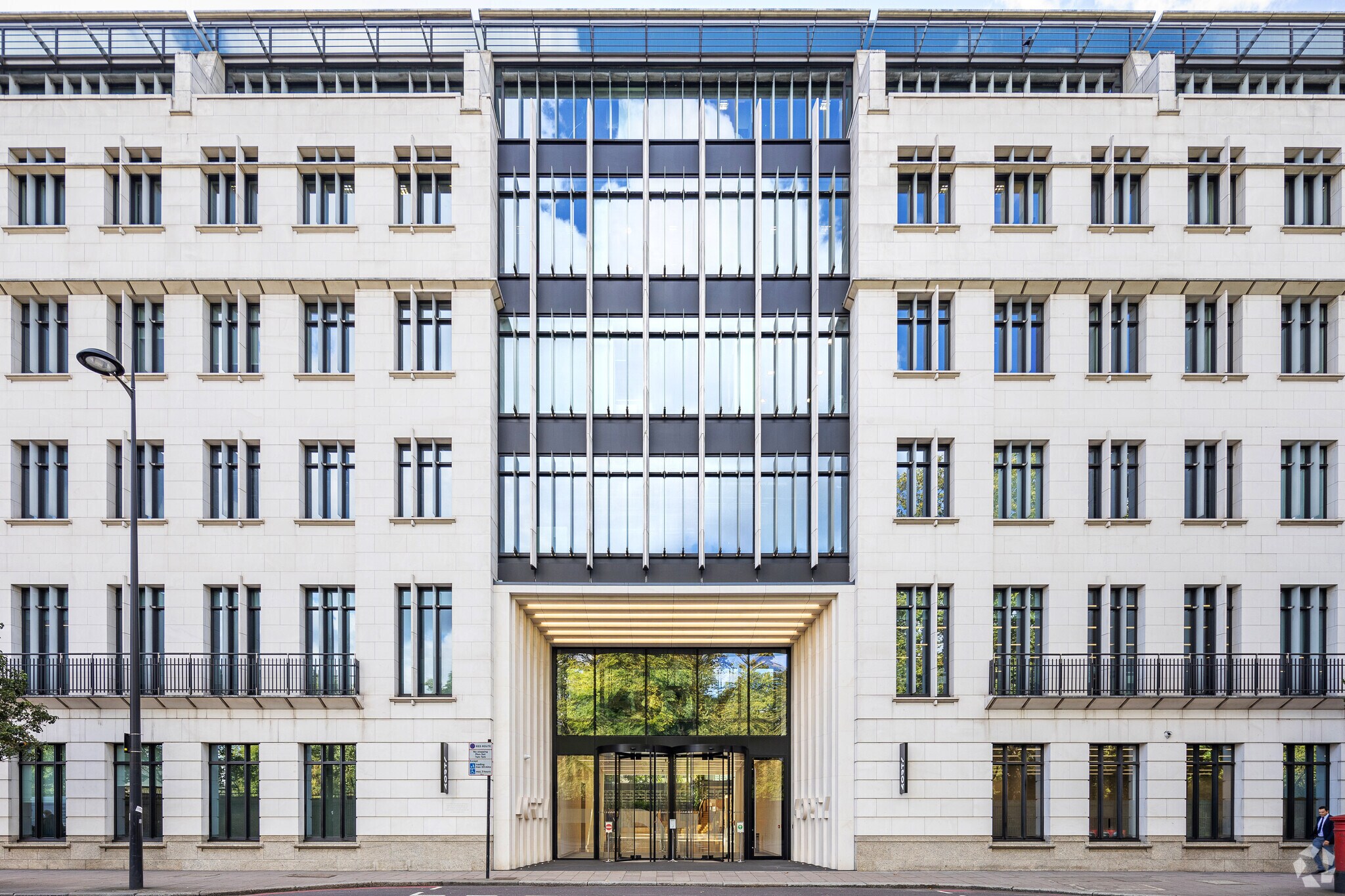40 Grosvenor Pl, London SW1X 7EN | LoopNet UK