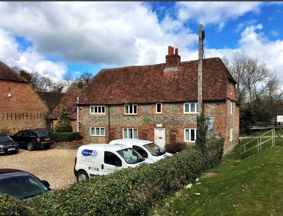 Hambridge Farmhouse, Hambridge Rd, Newbury, RG14 2QG | LoopNet