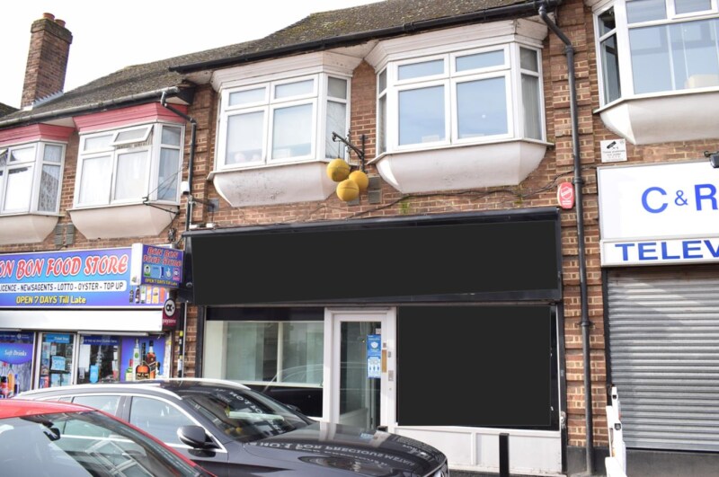 3 Harold Court Rd, Romford, RM3 0AE - GBR
