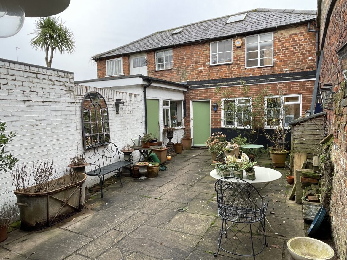 21A Queens Rd, Slough, SL3 9BN - The Studio | LoopNet UK