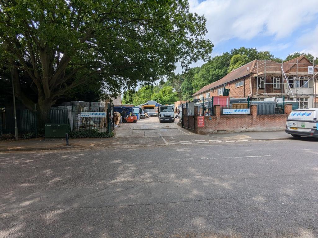 66 Brox Rd, Ottershaw, KT16 0HH | LoopNet