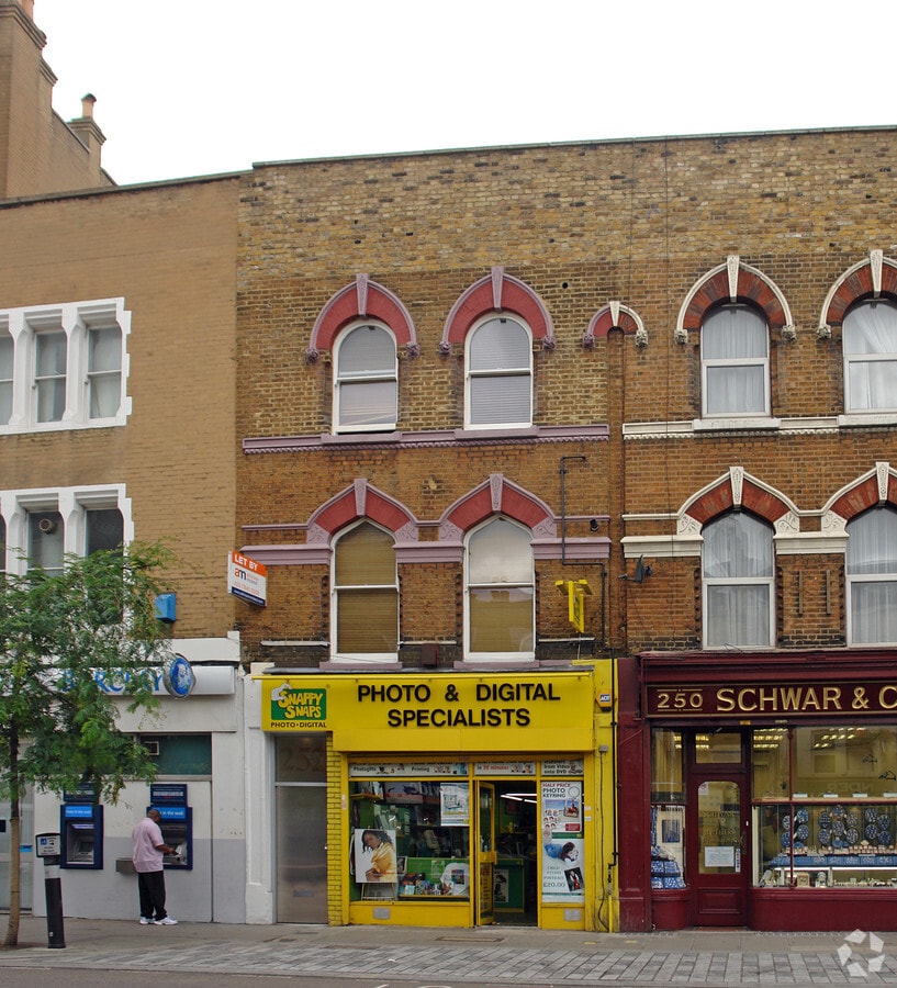 252 Walworth Rd, London, SE17 1JE