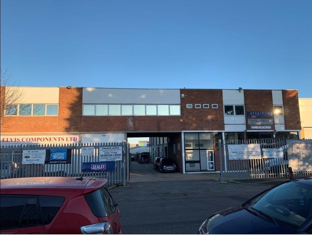 Harvey Rd, Basildon, SS13 1EP - GBR