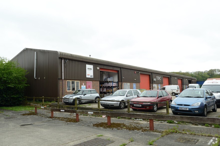 Blacknest Rd, Alton GU34 4PX | LoopNet.co.uk