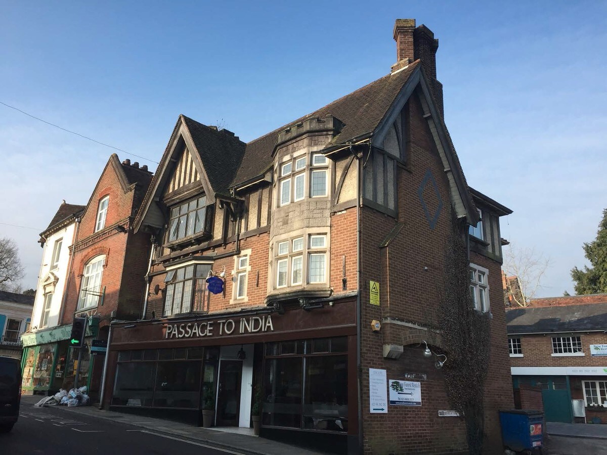 3-5 Romsey Rd, Lyndhurst, SO43 7AA | LoopNet UK