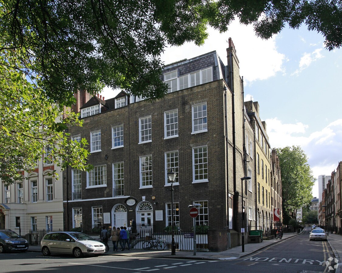 42-43 Queen Sq, London WC1N 3AJ | LoopNet UK