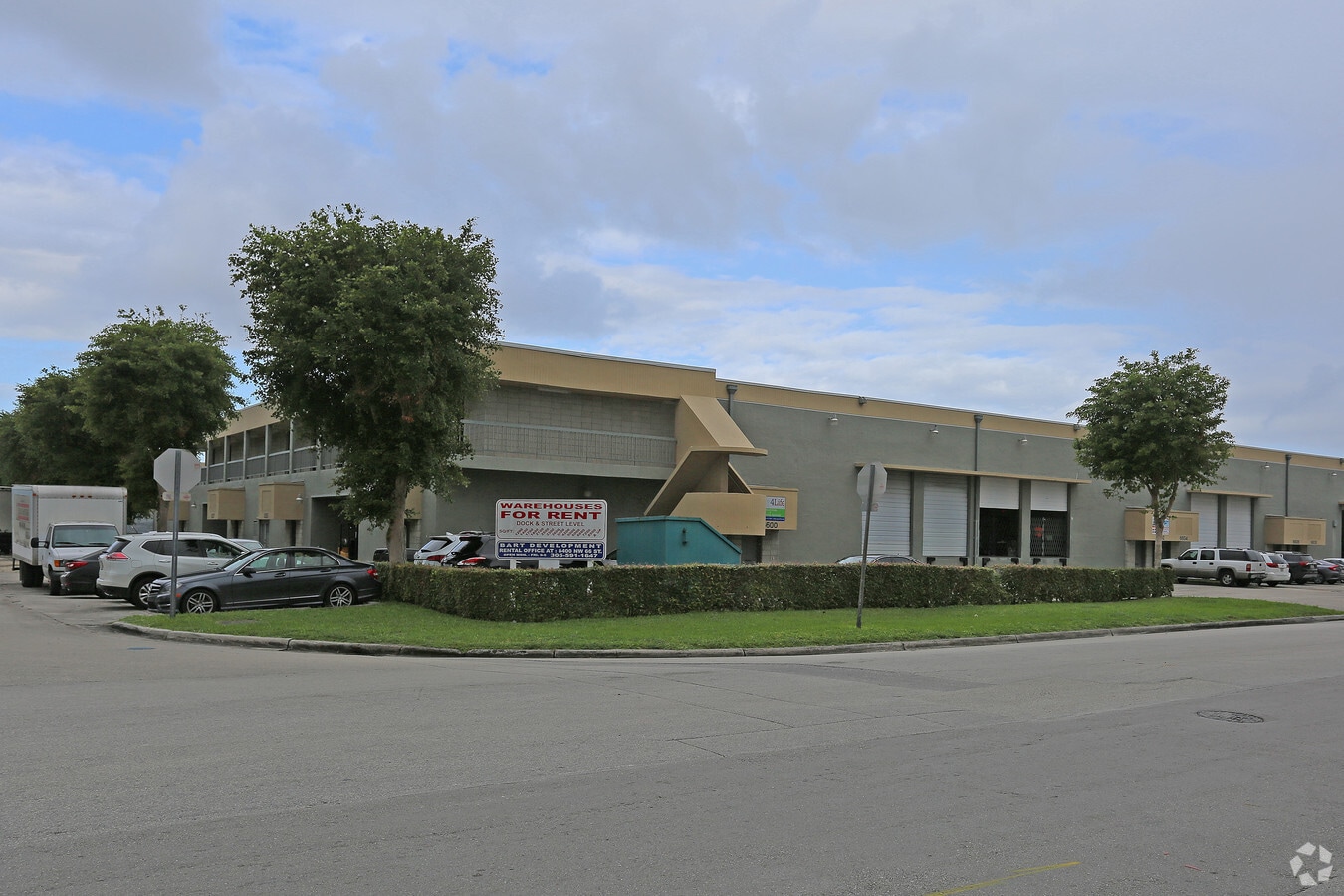 8209 NW 66th St, Miami, FL 33166 - USA