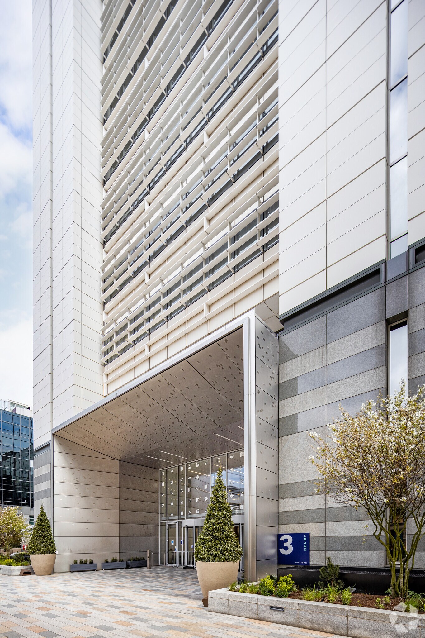 3 Thomas More Sq, London, E1W 1WY - Office to Rent - 19,841 sq ft - GBR
