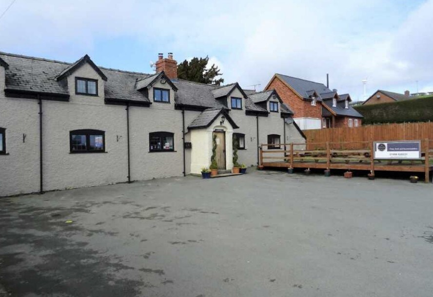 Dolfor, Newtown SY16 4AA | LoopNet UK
