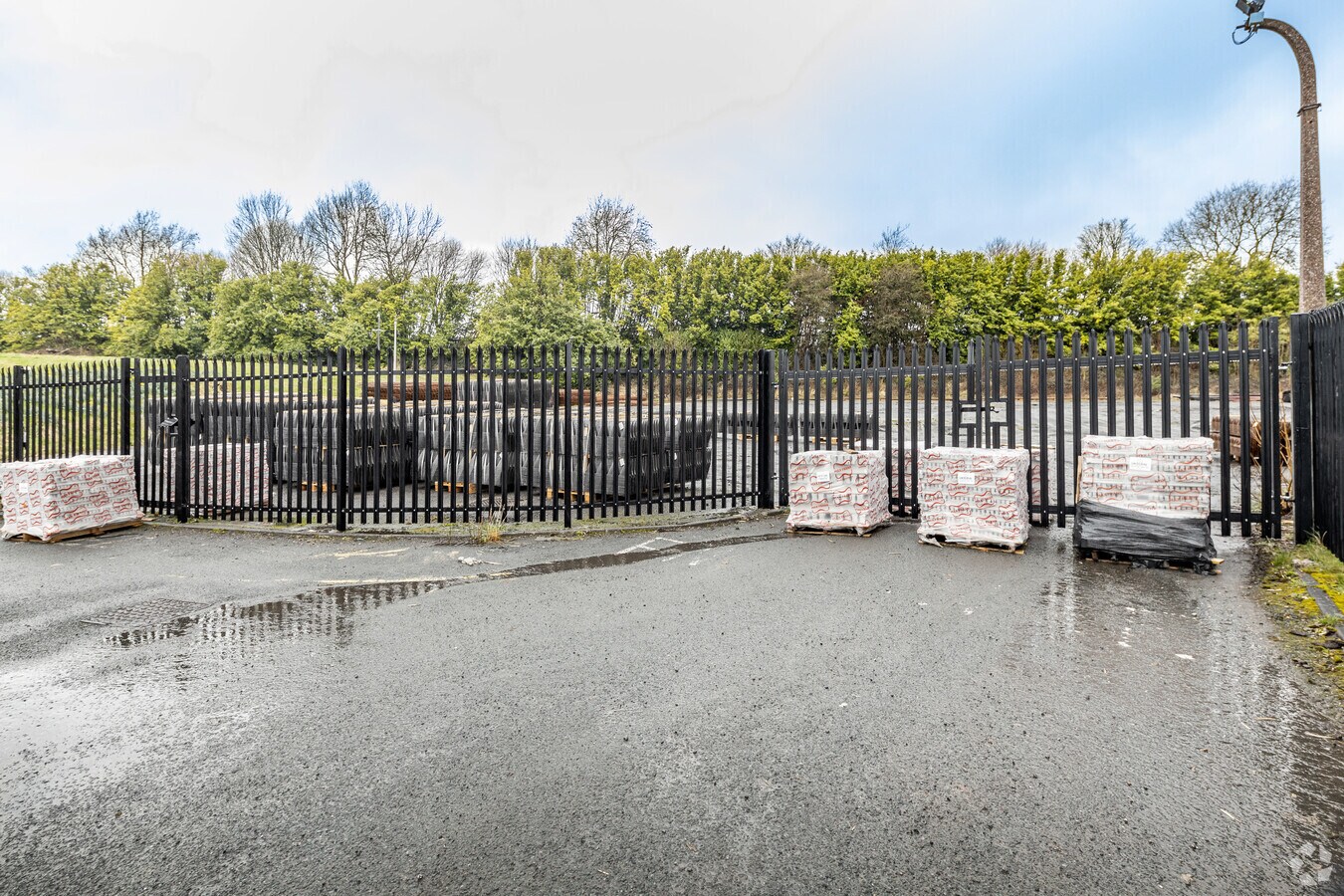 Royds Hall Ln, Bradford BD6 2NE | LoopNet UK