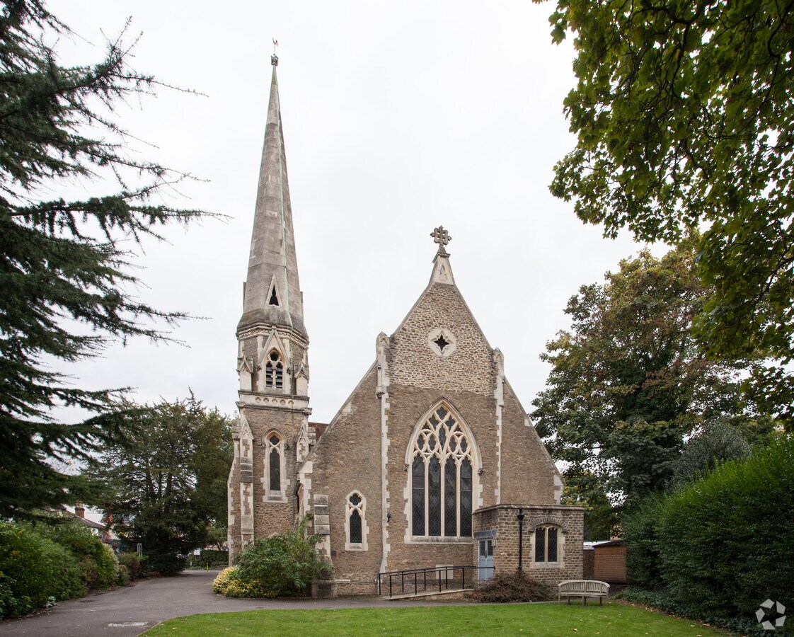 Queens Rd, Weybridge, KT13 9UX - Weybridge United Reformed Church - Speciality / Religious ...
