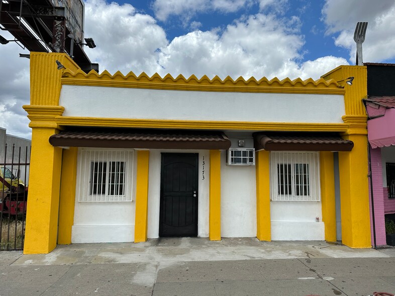 13173 Van Nuys Blvd, Pacoima 91331 | LoopNet UK