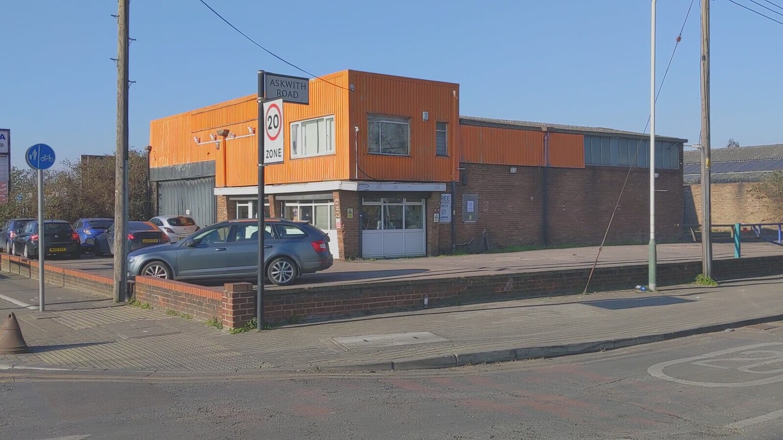 87 New Rd, Rainham RM13 8DT | LoopNet UK