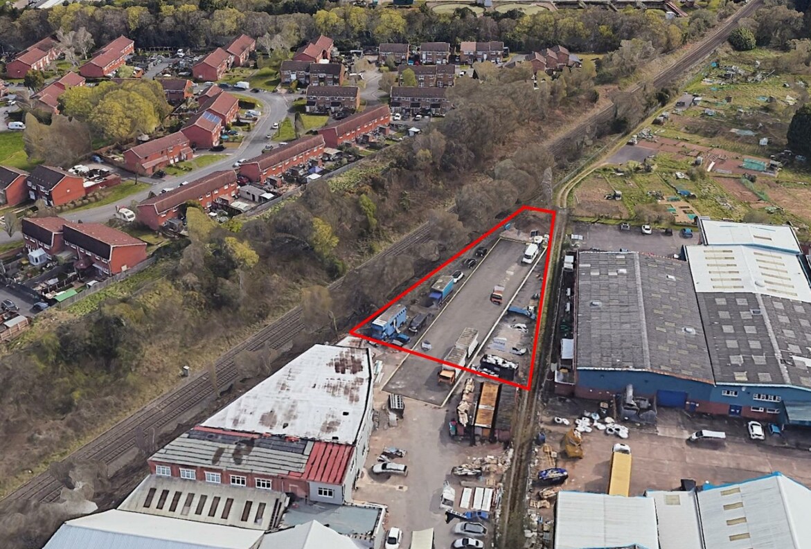 64 Eastney Crescent, Wolverhampton, WV8 1YQ - to Rent - 16,988 sq ft - GBR