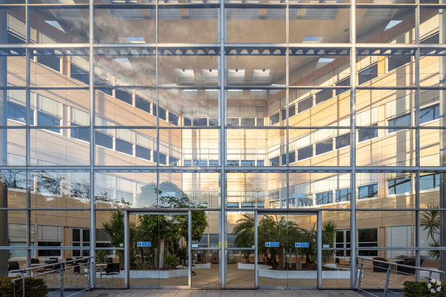 3 The Square, Uxbridge, UB11 1ET | LoopNet