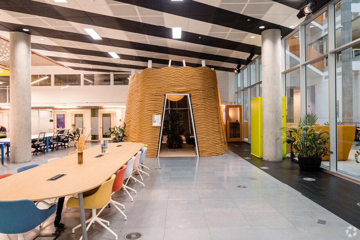 191 Wood Ln, London, W12 7FP - Huckletree White City at MediaWorks ...