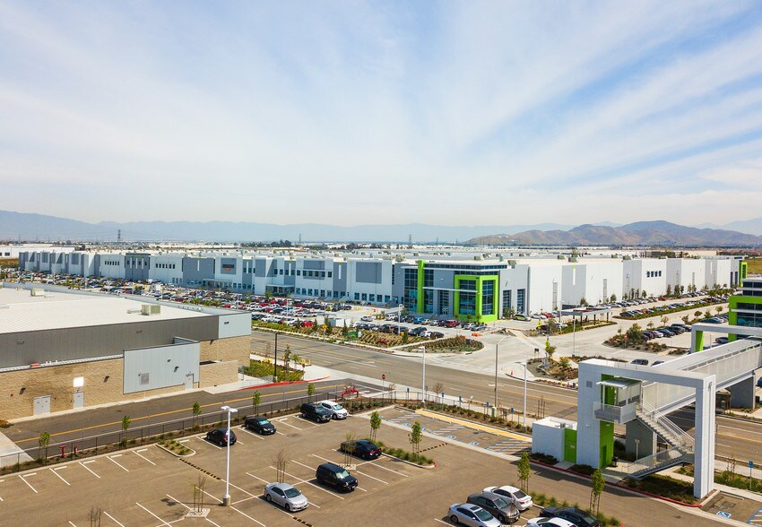 Industrial Space to Rent - Crossways 241, Clipper Blvd, Dartford, DA2 ...